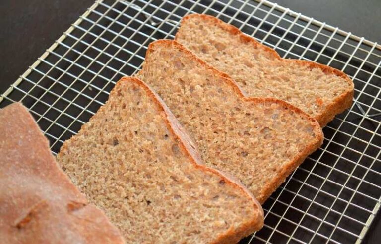 Bánh mì nguyên cám là gì? Tại sao ngày càng được ưa chuộng?